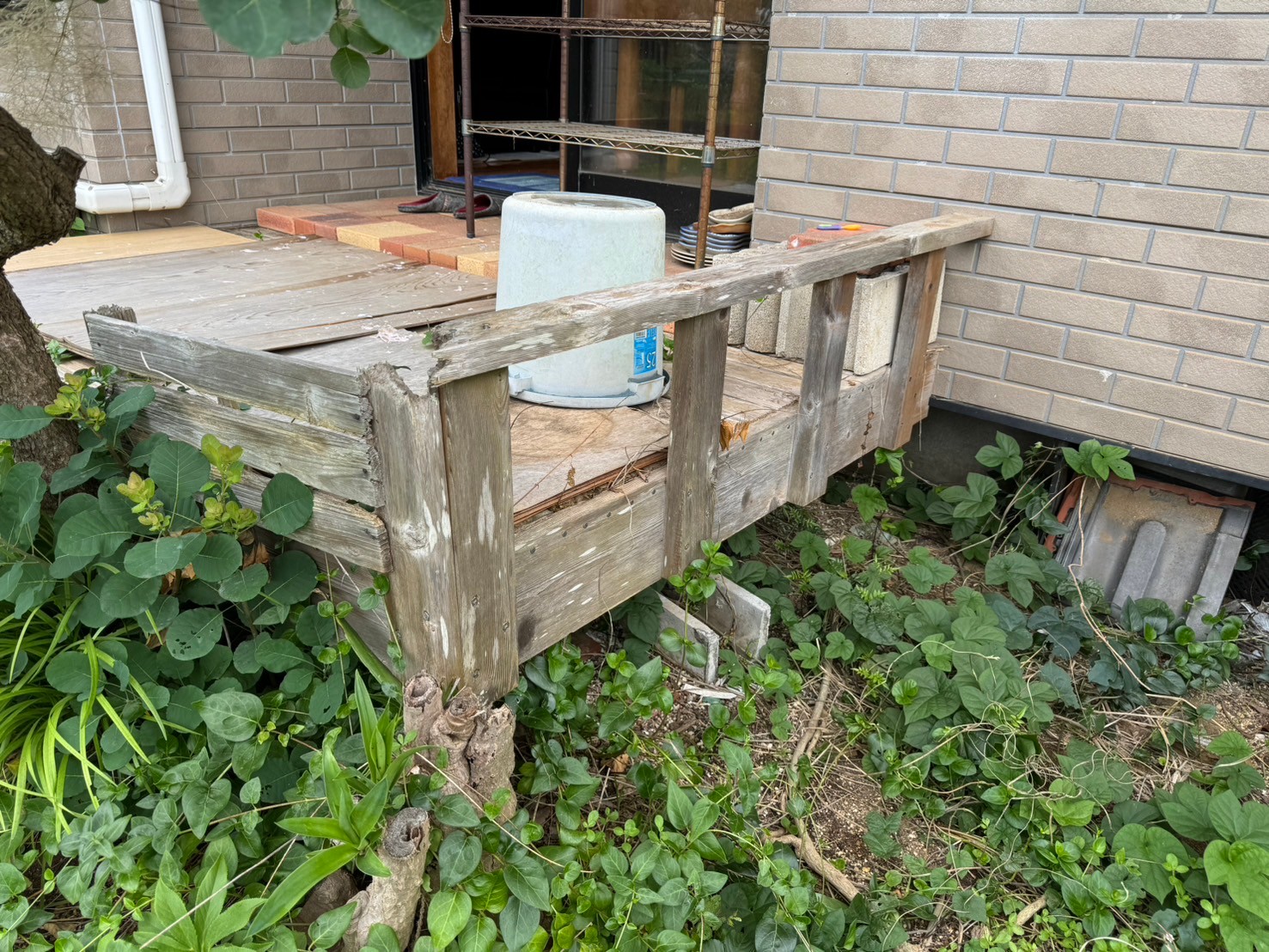 茨城県のウッドデッキ改修工事 ｜ 屋根塗装・外壁塗装のエブリス 屋根外壁塗装会社