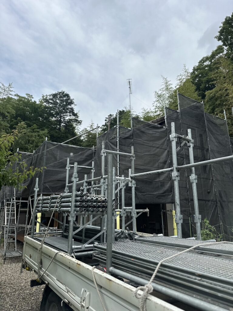 栃木県の無垢材軒天木部塗装工事 ｜ 屋根塗装・外壁塗装のエブリス 屋根外壁塗装会社